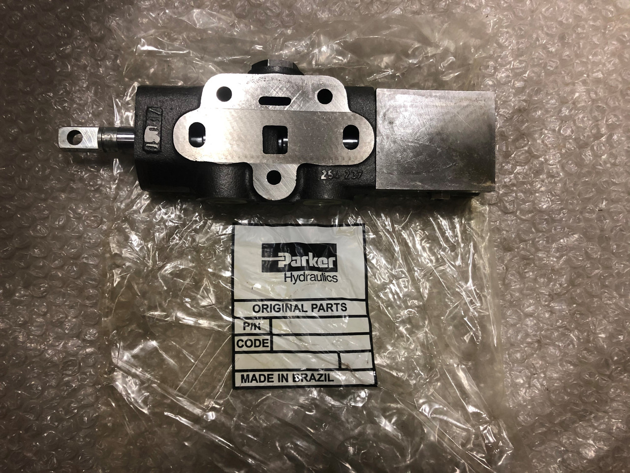 PARKER-HANNIFIN / DAIMLER TRUCKS Valve safety Relief P/N 981121 NSN ...