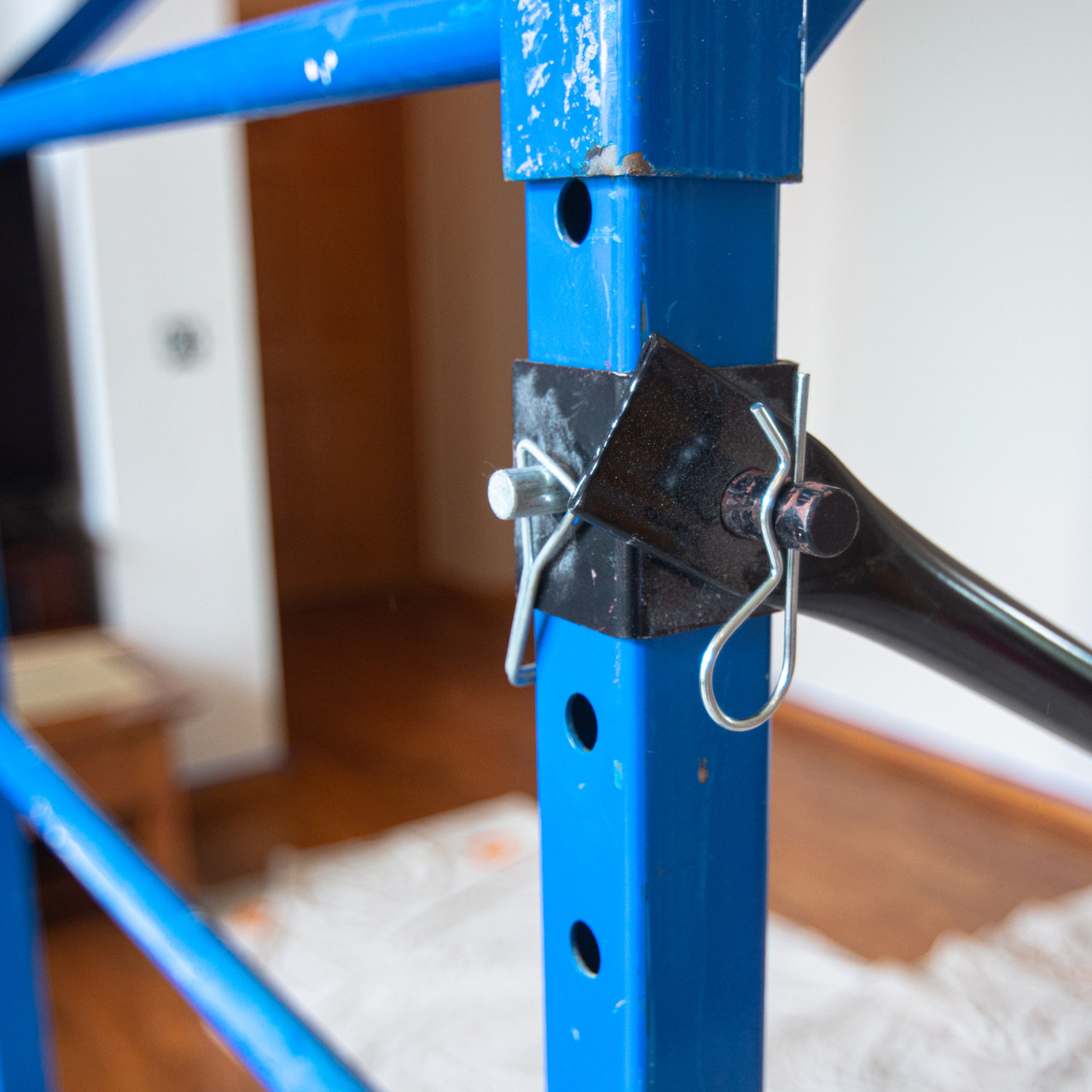 Scaffolding Stabilizer - For Painters, Wallpaper Hangers, and More