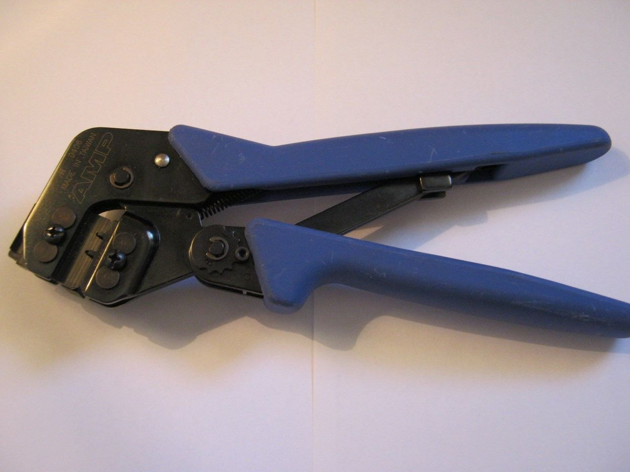 Tyco Electronics AMP H 0406 Crimping Tool/Hand Crimper 20-24ga & 24-28ga
