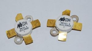 MRF421 MATCHED PAIR ORIGINAL NOS MOTOROLA RF TRANSISTOR - SPW Industrial