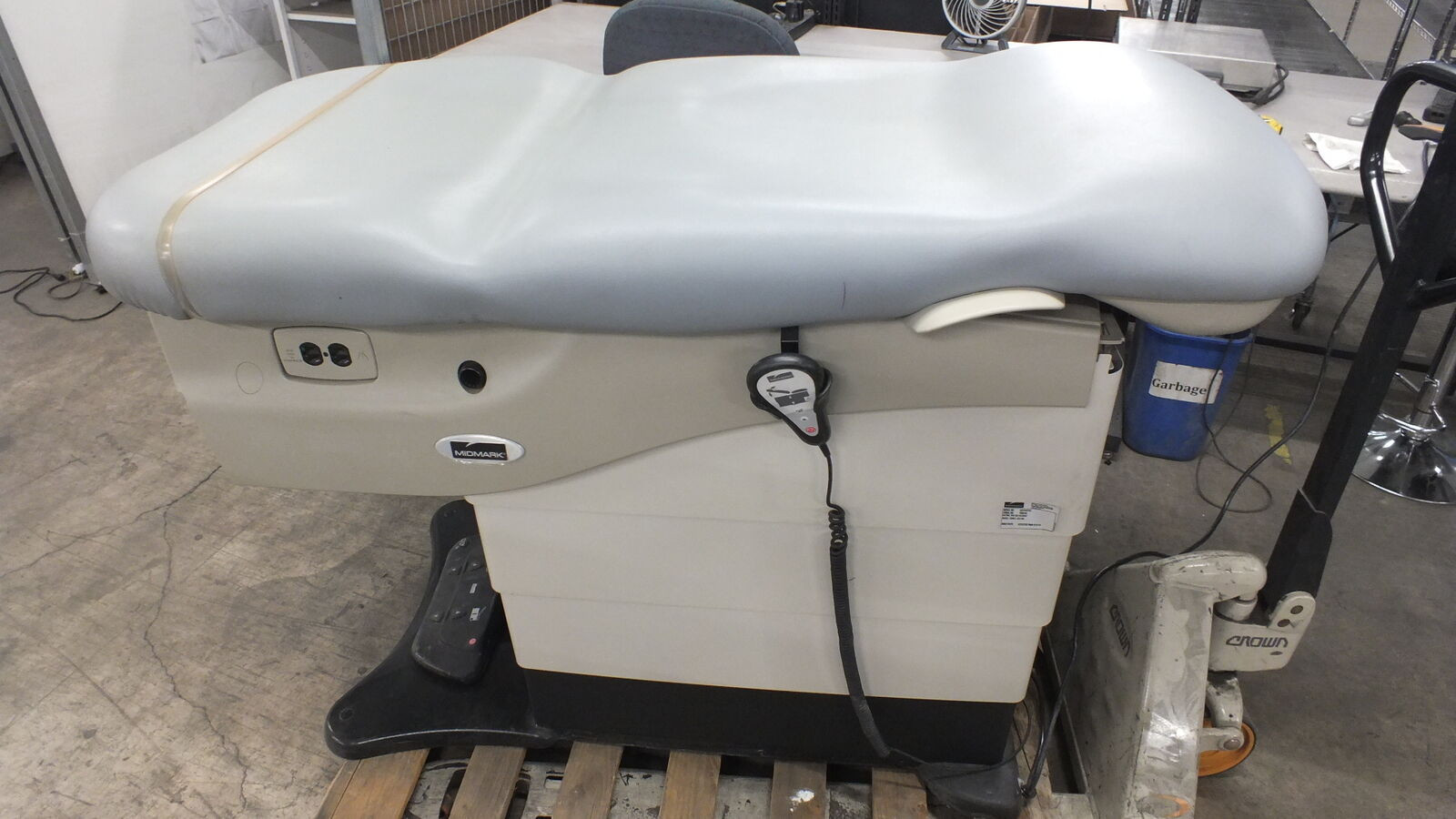 MidMark 625-401702 Power Exam Table Blue w/ Wired Foot & Hand Controls ...