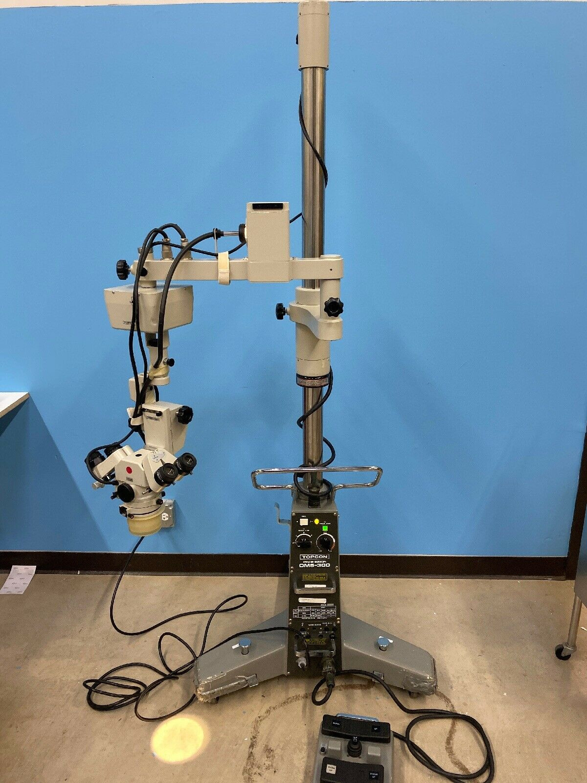 Topcon Oms 300 Ophthalmic Microscope Dusk Binos And Foot Pedal