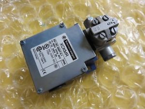 New Telemecanique Xckmr En/Iec 60947-5-1 Switch Nib - SPW Industrial