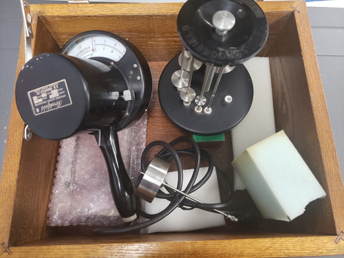 VINTAGE BROOKFIELD RVT VISCOMETER SET w/ SPINDLES, FACTOR CHART, OAK CASE