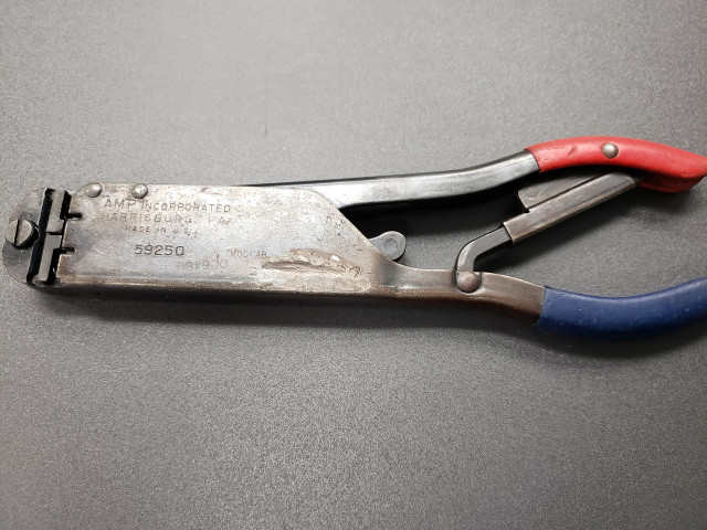 AMP TYCO TE 59250 Tool Pidg Strato-Therm Plastic-Grip Terminals Crimper