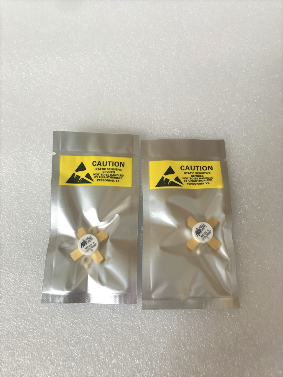 MRF421 MATCHED PAIR ORIGINAL NOS MOTOROLA RF TRANSISTOR - SPW Industrial