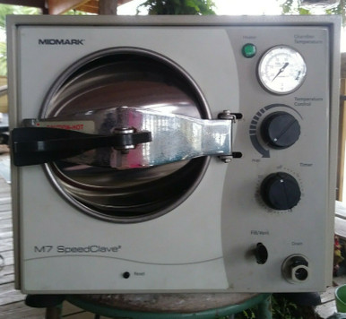 Autoclave Sterilizer Midmark M7 Speedclave W/ 3 Trays