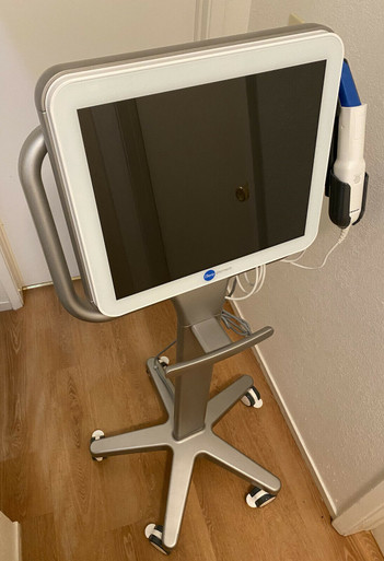 Itero Element Digital Scanner And Terminal With Stand