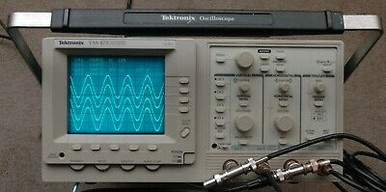 Tektronix Tas475 4 Channels 100Mhz Oscilloscope Calibrated, Two Probes