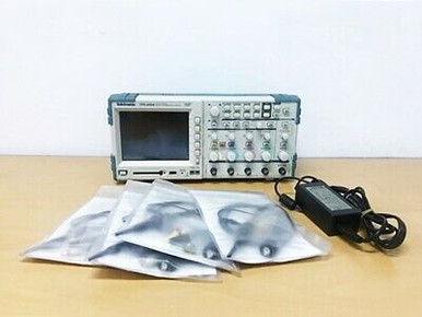 Tektronix Tps2024B 200Mhz 4Ch Oscilloscope With An Adapter & P6200 Probes