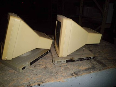 8691 Harris Terminal Powers On, Yellowed Case - SPW Industrial