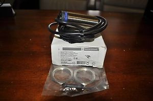 TELEMECANIQUE XSAV11801 INDUCTIVE PROXIMITY SWITCH