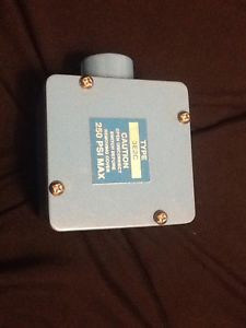 NEW NOT IN BOX WARRICK CONTROLS TYPE 3E2C LIQUID LEVEL SENSOR 250 PSIG