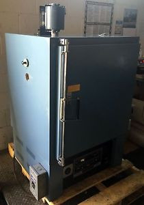 Buy -BLUE M POM-588C-3 LABORATORY CONVECTION OVEN TEMP RANGE 260C / 500F B