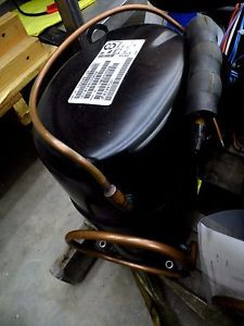 BRISTOL 702048-04-1257 L1NB262EBAB HERMETIC THERMALLY PROTECTED ...