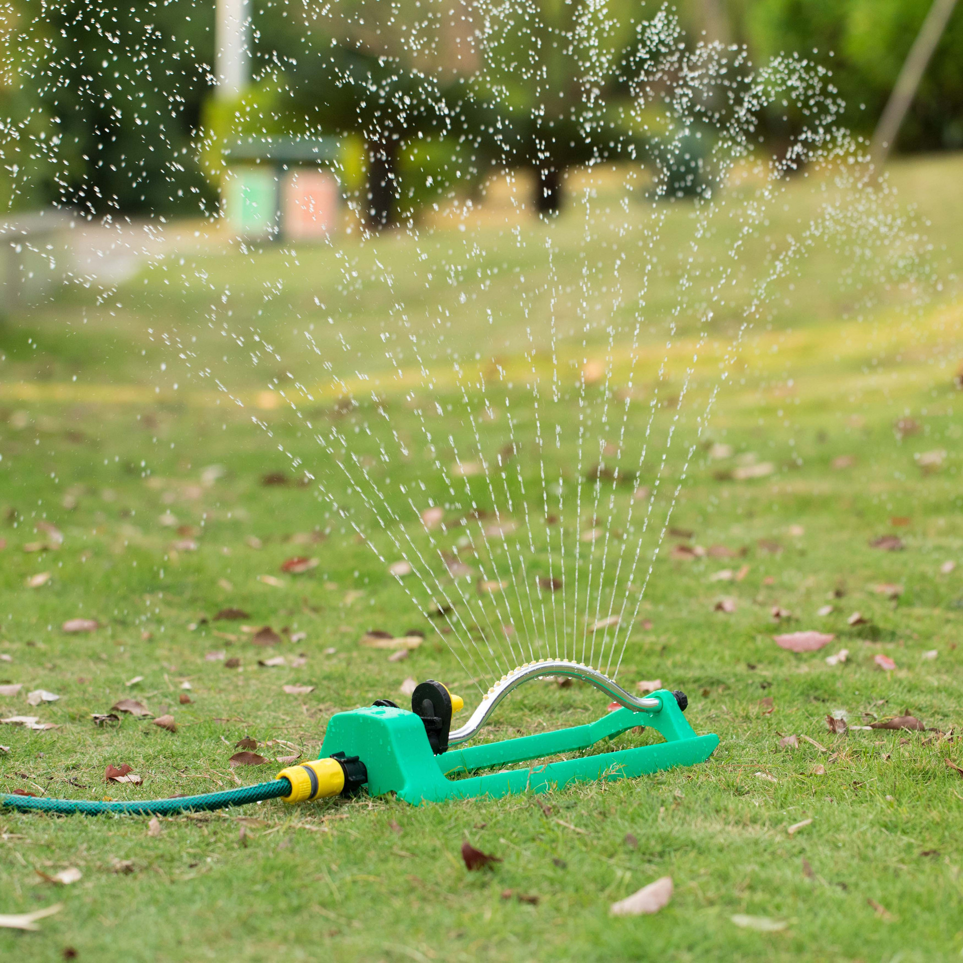 Buy Wholesale QI003955 Oscillating Water Sprinkler With 18 Nozzle Jets