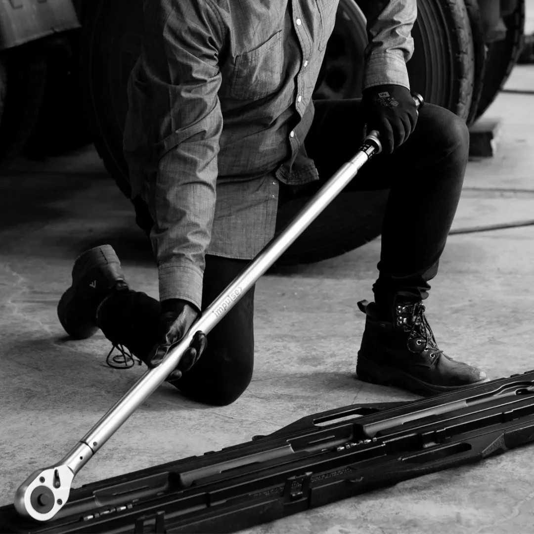 Martins Industries MX-T2 Impulse 1 In Analog Torque Wrench for trucks