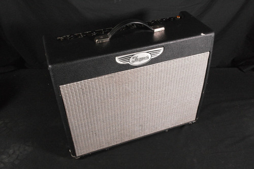 Traynor YCV40 Custom Valve 40 Watt Combo Amplifier - Tundra Music INC ...