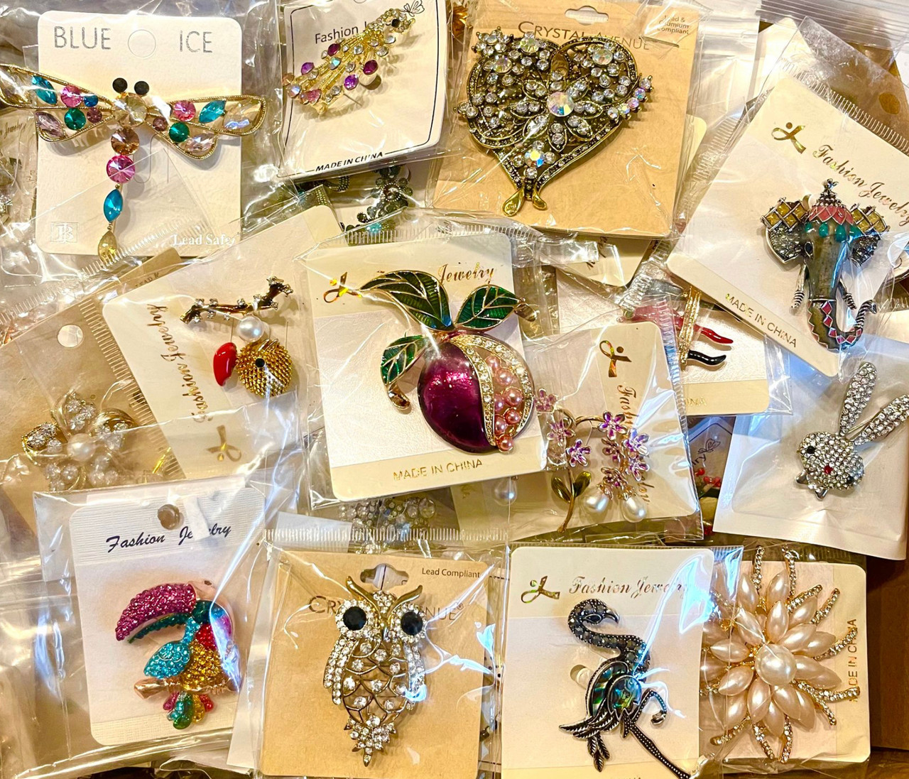 Wholesale Pins, Brooches and Broaches by the Dozen