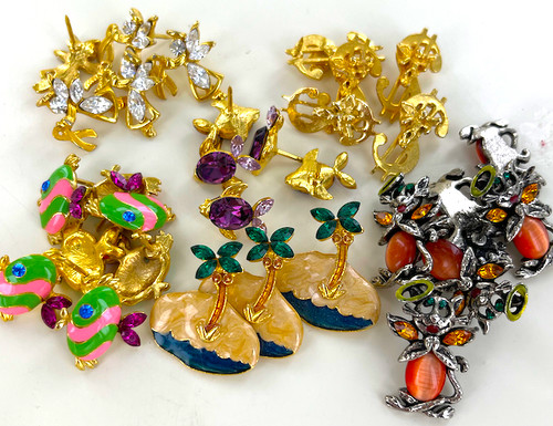 Wholesale Assorted Tac Pins by the Pound - CheapWholesaleJewelry.com