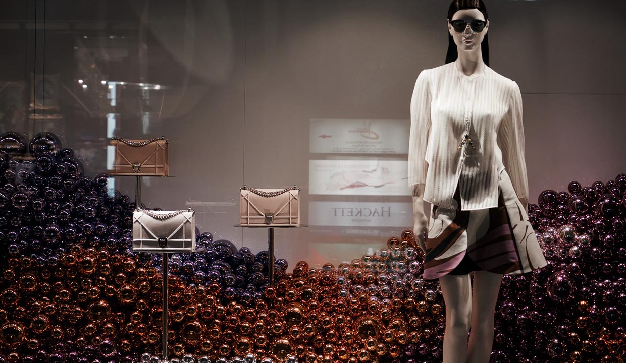 How to Wow Passers-by with your Display - Shopfitting Warehouse