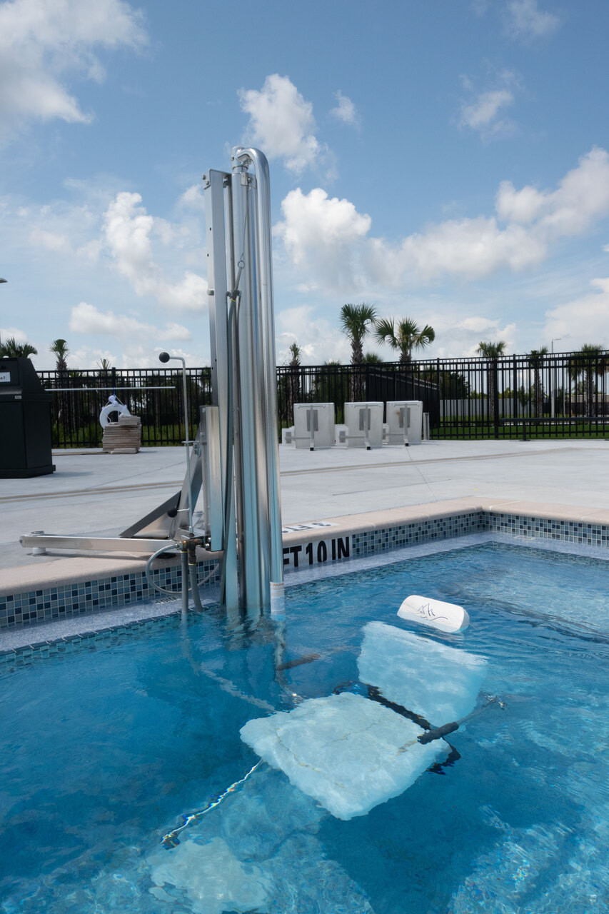 Spectrum Lolo Water Powered Pool Lift - 400 Pound Capacity Without ...
