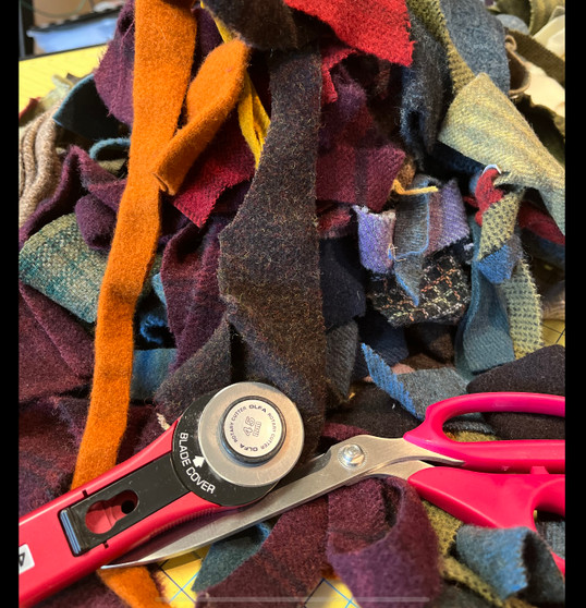 Wool Scraps! - Traditional Primitives