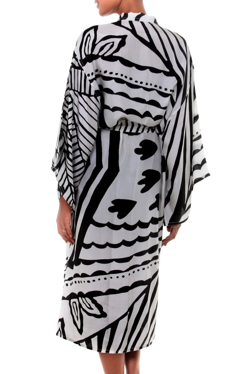 Women's Balinese Black and White Patterned Silk Robe 'White Night ...