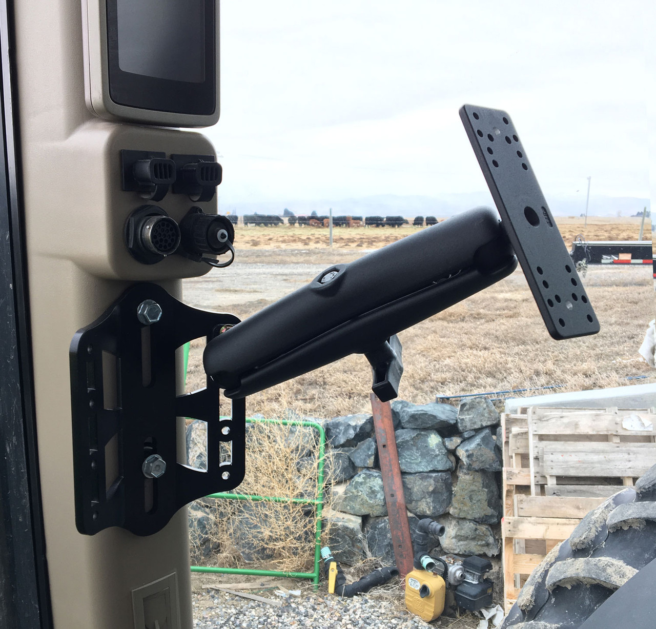 Round Baler Monitor Bracket | Displaybracket.com