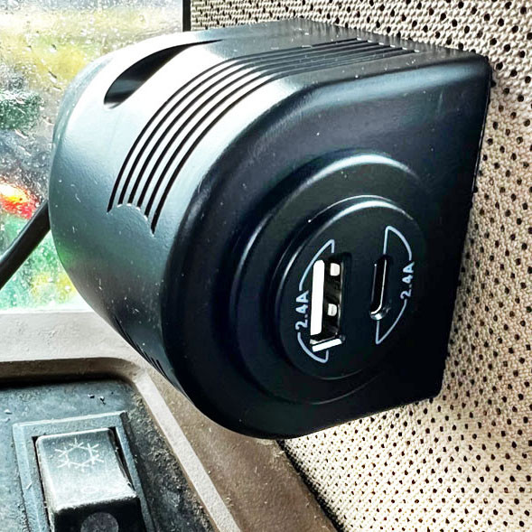 USB Power Accessory Socket for 3-Pin John Deere Harness