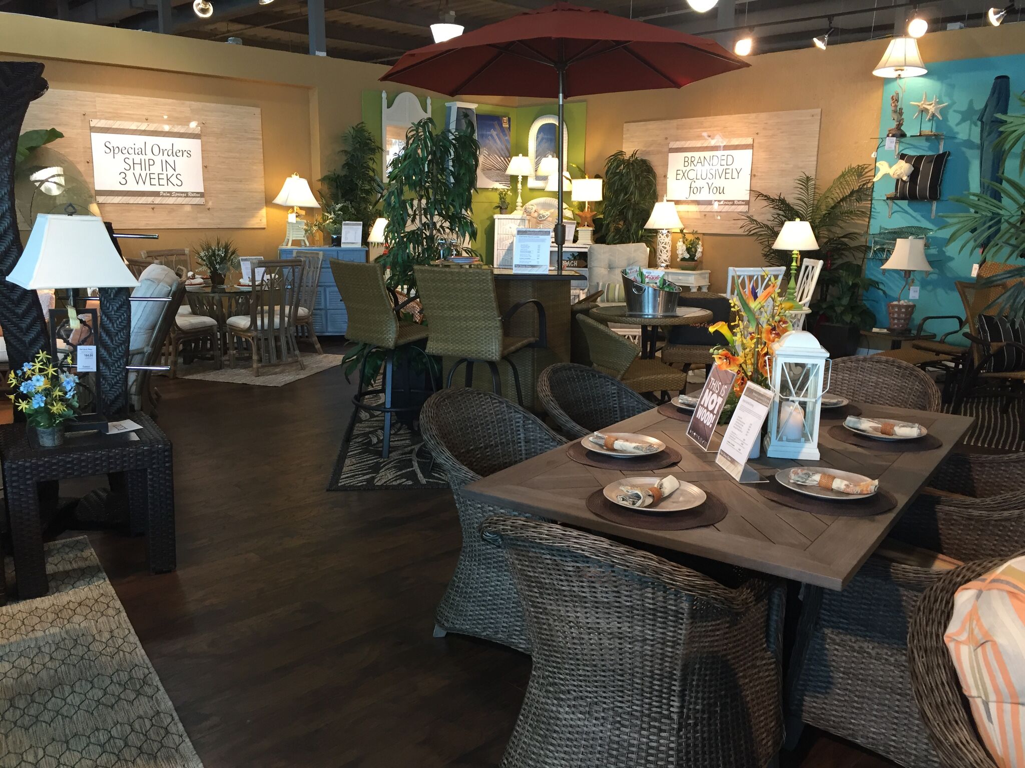 Tips For an Eye-Catching Outdoor Display In Your Retail Space ...