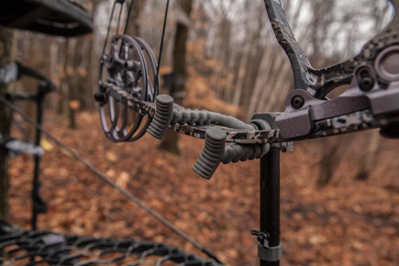 LIMB GRIP Bow Holder - Hawk Treestands