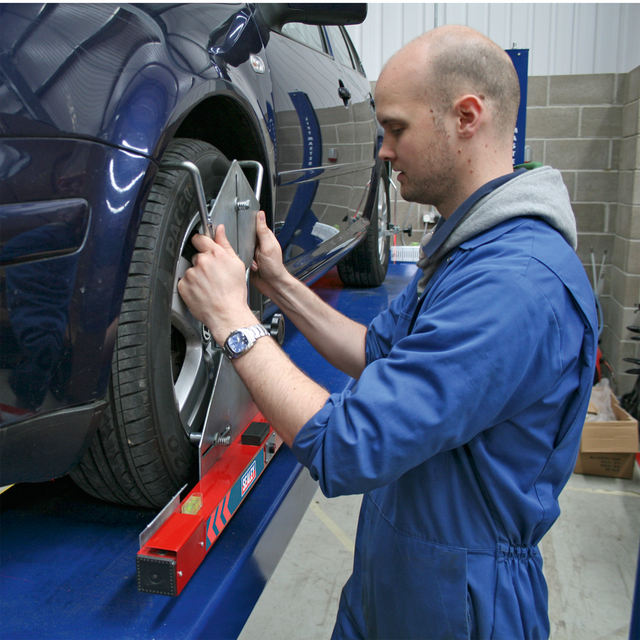 Four-Wheel Laser Wheel Aligner | GA70 | Sealey