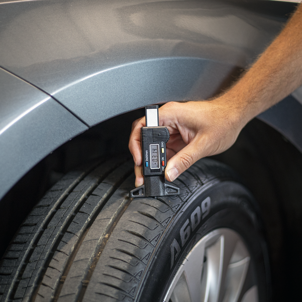 measuring tyre tread