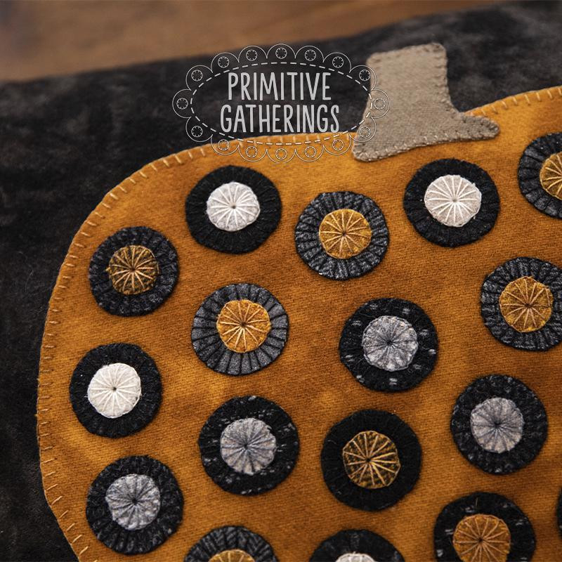 Late October Pillow and Mini Quilt PRI-2050 - Primitive Gatherings ...