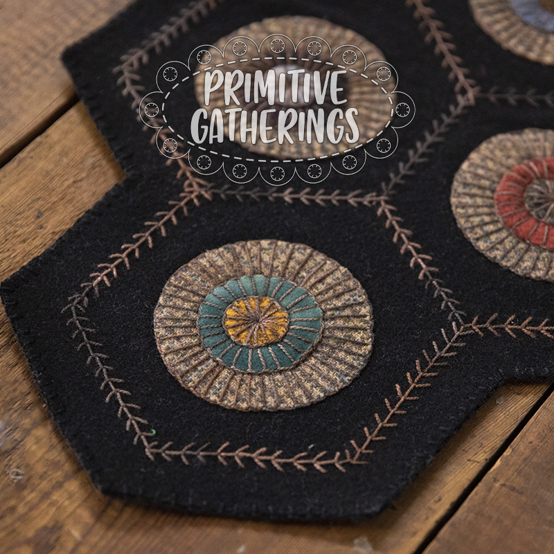 Old Friends Table Mat PRI-792 - Primitive Gatherings Quilt Shop