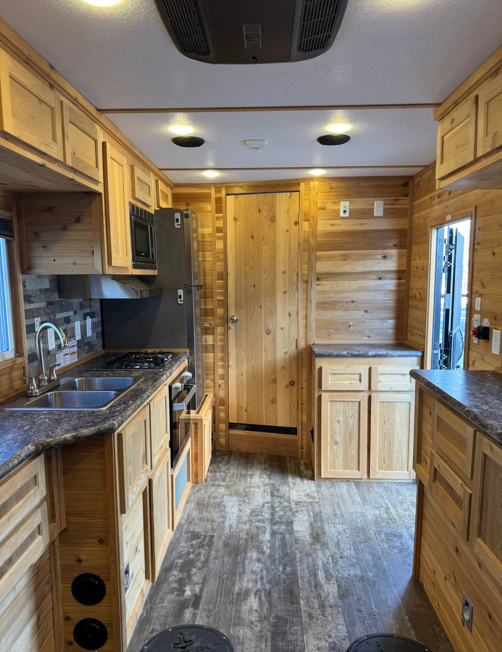 Used 2024 Ice Castle 8x21 Heartland Lakes Edition RV Fish House – Dual ...