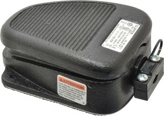 Linemaster Switch 1 Treadle, 20 Amp, 1 hp, Momentary (MO), SPDT ...