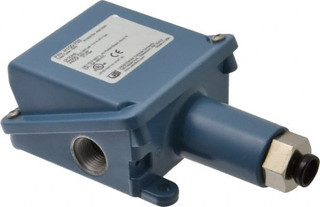 United Electric Controls 1/4" Thread, General Purpose Diaphragm Switch ...