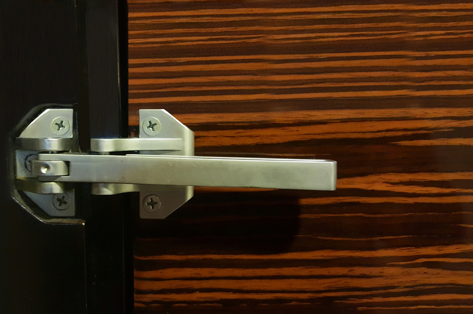 Zinc Alloy Polished Chrome Finish Door Security Guard