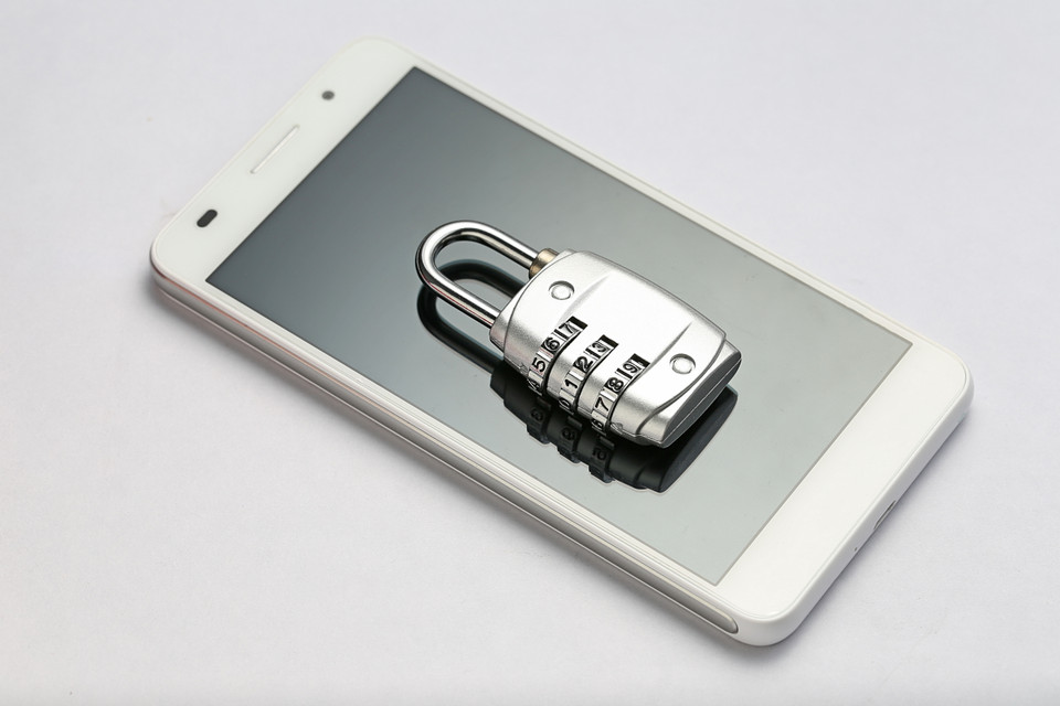 Unlocking the Mystery: Locked vs. Unlocked iPhones - What You Need to ...