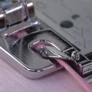 How to use the Rolled Hem Foot - SINGER®