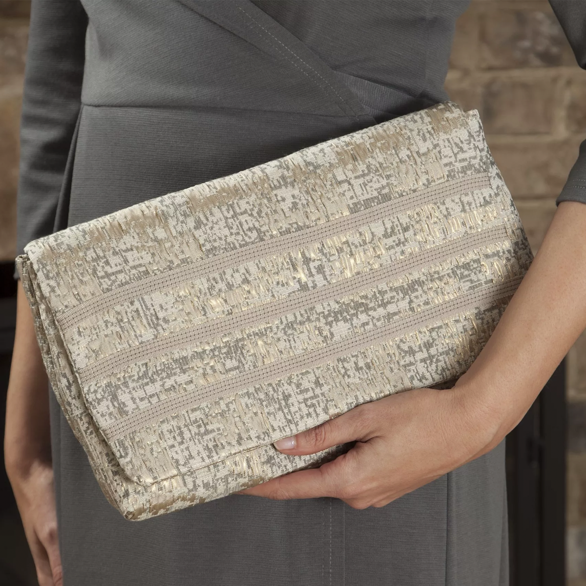 Cover Stitch Clutch - SINGER®