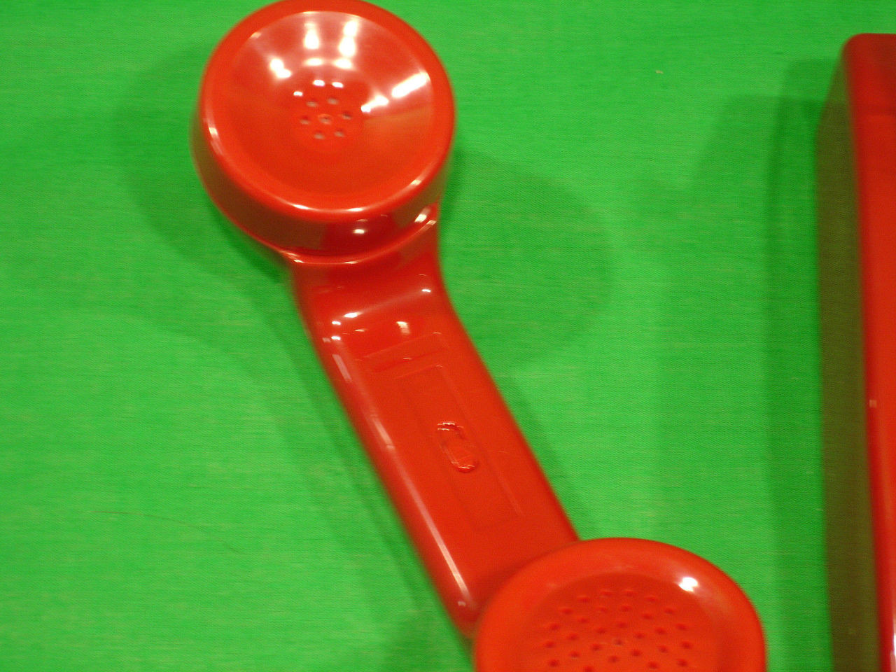 2554 | STYLE | NO | DIAL | WALL | PHONE | HOTEL | LOBBY | TELEPHONE | RED
