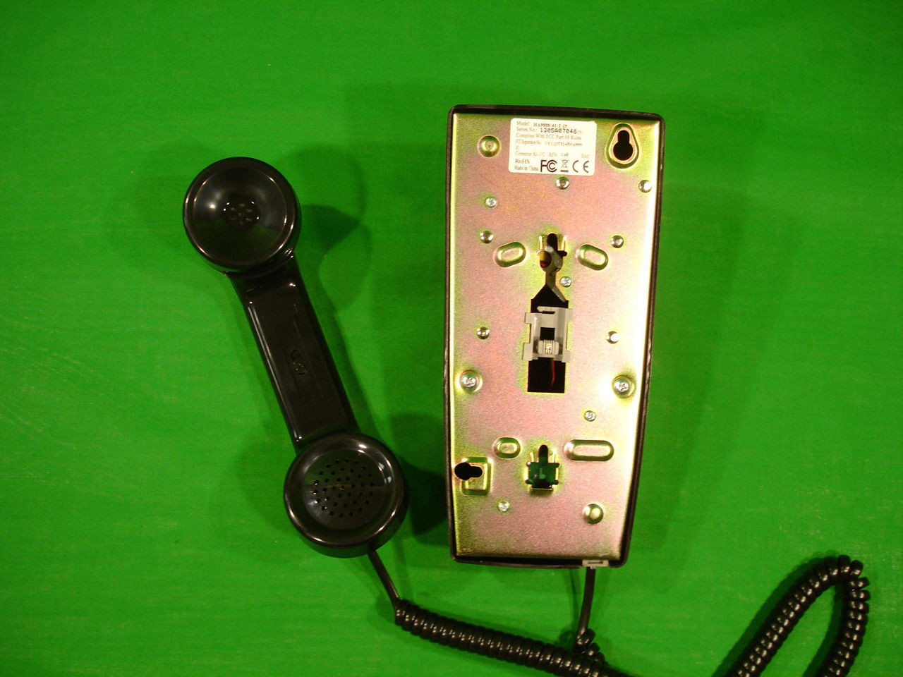 2554 | STYLE | NO | DIAL | WALL | PHONE | HOTEL | LOBBY | TELEPHONE | BLACK