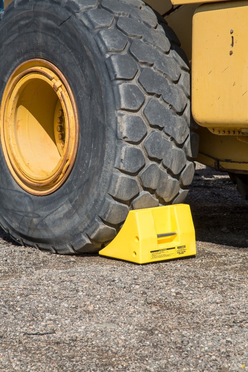 CHECKERS Heavy-Duty Chock, 46-65 in. Tire Dia., 122.5 Ton Capacity ...