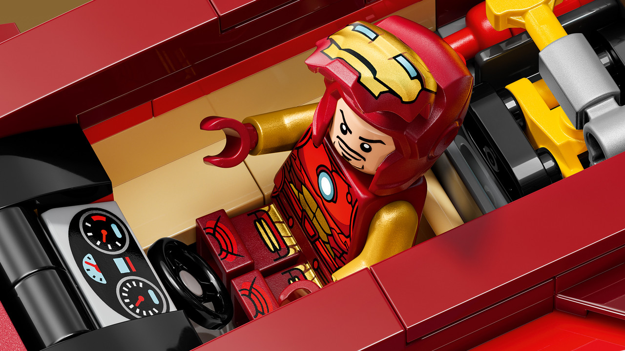 LEGO Marvel 76310 Iron Man Car & Black Panther vs. Red Hulk - Toy Store