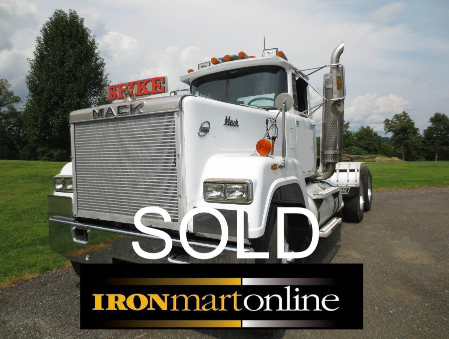 MACK SUPERLINER E-9 Double Eagle Sleeper