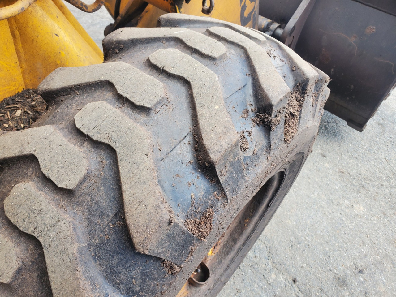 JCB 407B WHEEL LOADER - w/Forks, 1 yrd. Bucket, Runs and Operates ...