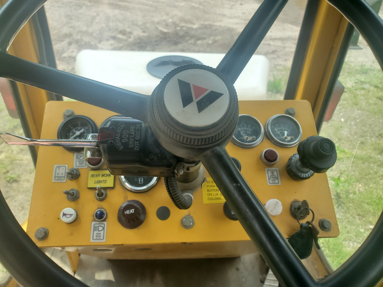 CONSTRUCTION SITE SWEEPER - WaldIn Sweep Master SW250 - Enclosed Cab ...